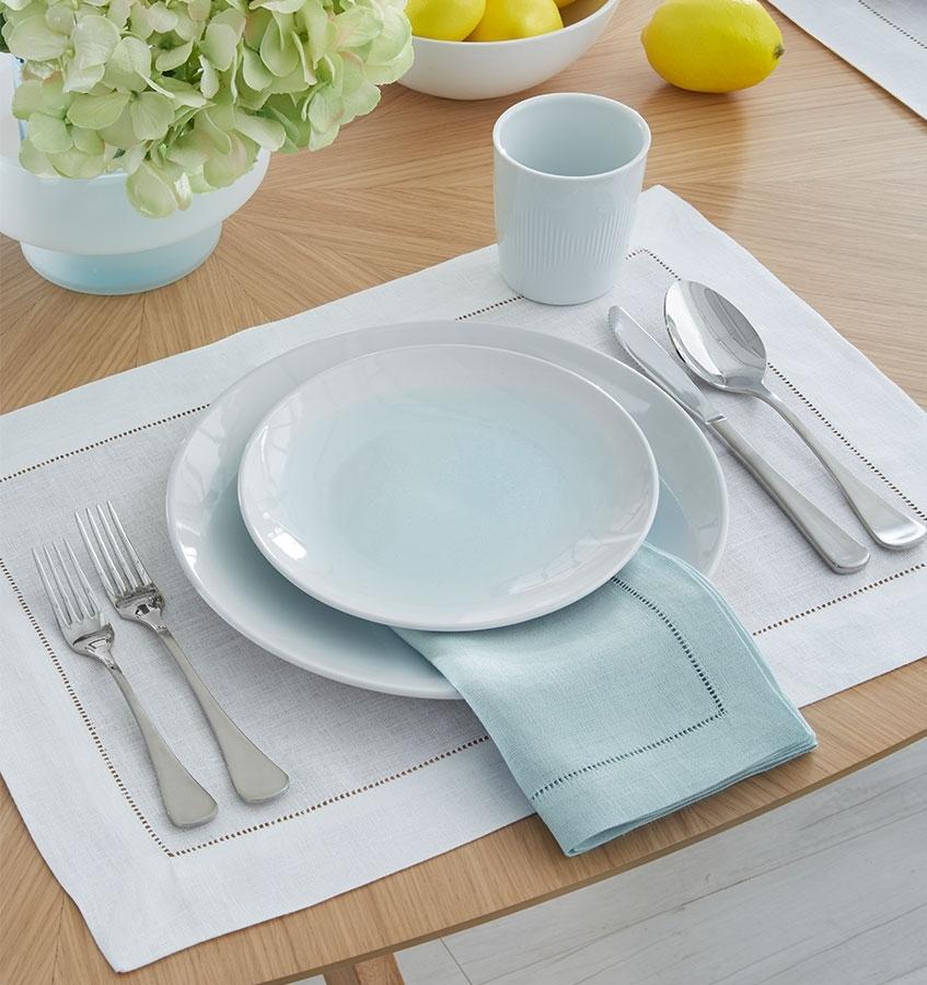 Table Linen, Napkins, Table Cloth and Settings for Beautiful Dining ...